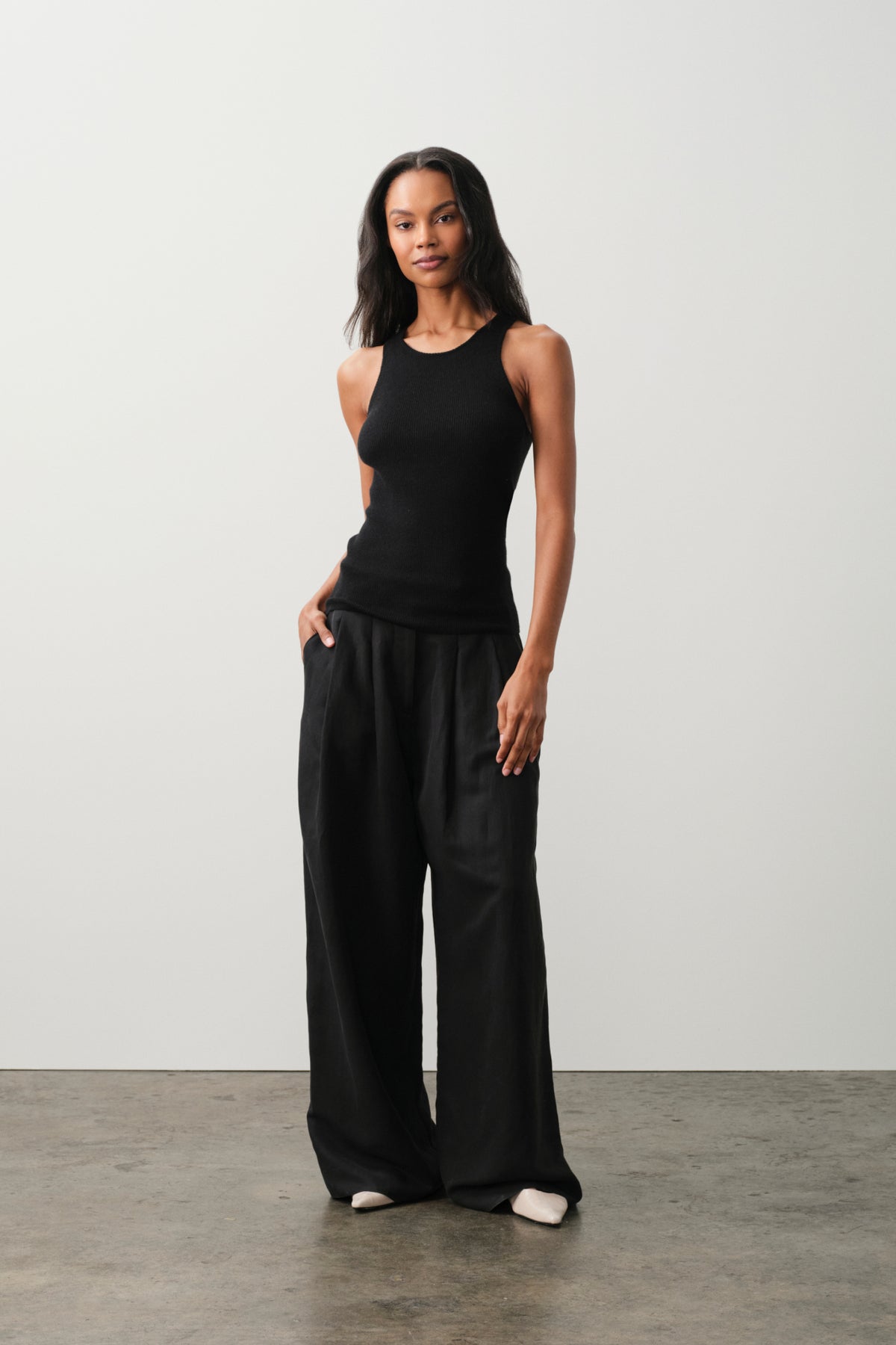 Women's Cashmere Tank Top Crew Neck | NAKEDCASHMERE
